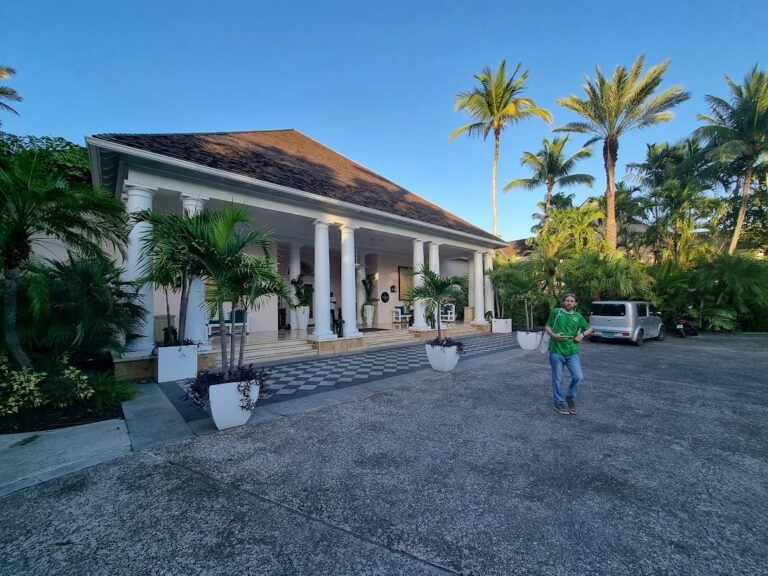 Backpacking In The Bahamas🇧🇸: My Dorm Room Stay At Humes House, Nassau ...
